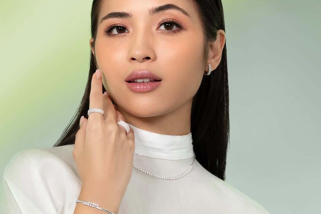 Inspirasi Model Anting Emas Modern untuk Wanita yang Aktif